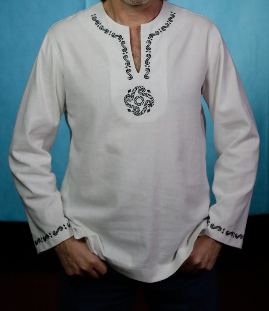 Cămașă albă cu simbol solar dacic - Un concept Dacia Art